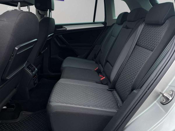Pelēks Volkswagen Tiguan 2019 Viļņa, ar dzinēja tilpumu 2.00 L un nobraukumu 57 tūkst. km par 19999 €, foto 10 vietnē AUTOMOTO.COM.LV