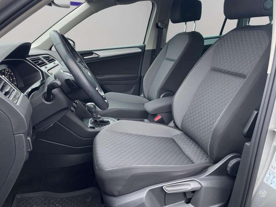 Grey Volkswagen Tiguan 2019 in Vilnius, with an engine capacity of 2.00 L and mileage of 57 thousand km for 19999 €, photo 11 on AUTOMOTO.COM.LV