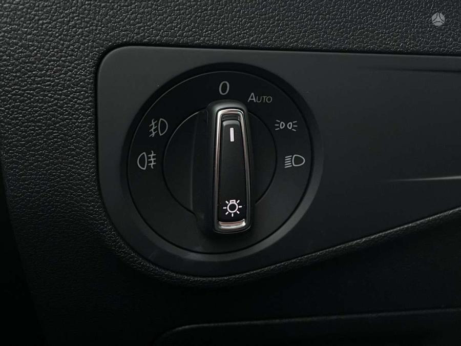Grey Volkswagen Tiguan 2019 in Vilnius, with an engine capacity of 2.00 L and mileage of 57 thousand km for 19999 €, photo 15 on AUTOMOTO.COM.LV