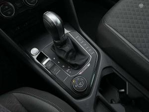 Grey Volkswagen Tiguan 2019 in Vilnius, with an engine capacity of 2.00 L and mileage of 57 thousand km for 19999 €, photo 17 on AUTOMOTO.COM.LV
