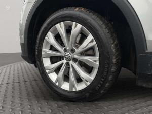 Grey Volkswagen Tiguan 2019 in Vilnius, with an engine capacity of 2.00 L and mileage of 57 thousand km for 19999 €, photo 20 on AUTOMOTO.COM.LV