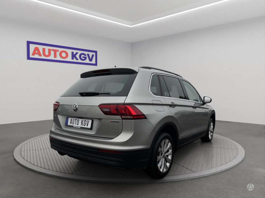 Pelēks Volkswagen Tiguan 2019 Viļņa, ar dzinēja tilpumu 2.00 L un nobraukumu 57 tūkst. km par 19999 €, foto 4 vietnē AUTOMOTO.COM.LV