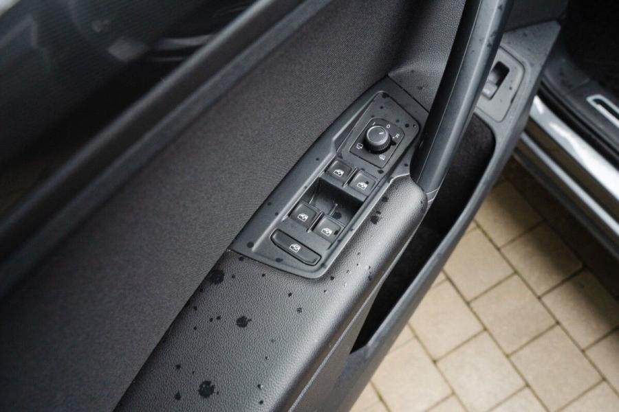 Grey Volkswagen Tiguan 2019 in Marupe, with an engine capacity of 2.00 L and mileage of 161 thousand km for 19200 €, photo 8 on AUTOMOTO.COM.LV