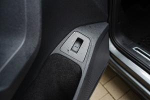 Grey Volkswagen Tiguan 2019 in Marupe, with an engine capacity of 2.00 L and mileage of 161 thousand km for 19200 €, photo 9 on AUTOMOTO.COM.LV