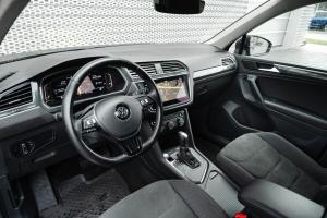 Grey Volkswagen Tiguan 2019 in Marupe, with an engine capacity of 2.00 L and mileage of 161 thousand km for 19200 €, photo 10 on AUTOMOTO.COM.LV
