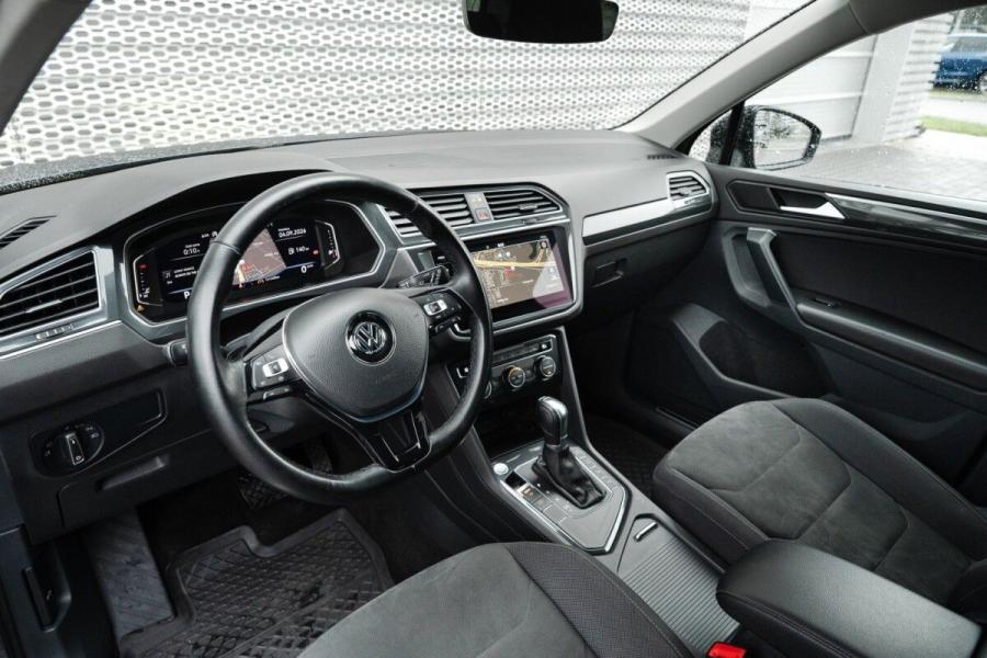 Grey Volkswagen Tiguan 2019 in Marupe, with an engine capacity of 2.00 L and mileage of 161 thousand km for 19200 €, photo 10 on AUTOMOTO.COM.LV