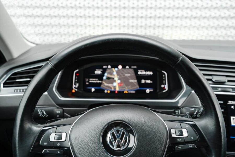Grey Volkswagen Tiguan 2019 in Marupe, with an engine capacity of 2.00 L and mileage of 161 thousand km for 19200 €, photo 11 on AUTOMOTO.COM.LV