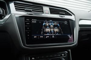 Grey Volkswagen Tiguan 2019 in Marupe, with an engine capacity of 2.00 L and mileage of 161 thousand km for 19200 €, photo 22 on AUTOMOTO.COM.LV