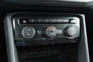 Grey Volkswagen Tiguan 2019 in Marupe, with an engine capacity of 2.00 L and mileage of 161 thousand km for 19200 €, photo 24 on AUTOMOTO.COM.LV