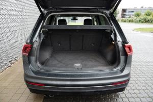 Grey Volkswagen Tiguan 2019 in Marupe, with an engine capacity of 2.00 L and mileage of 161 thousand km for 19200 €, photo 29 on AUTOMOTO.COM.LV