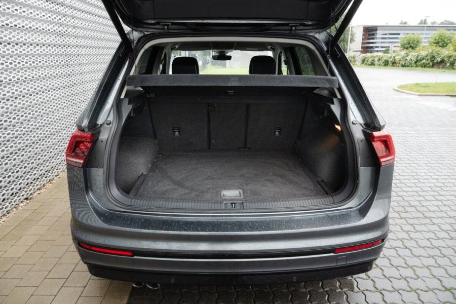 Grey Volkswagen Tiguan 2019 in Marupe, with an engine capacity of 2.00 L and mileage of 161 thousand km for 19200 €, photo 29 on AUTOMOTO.COM.LV