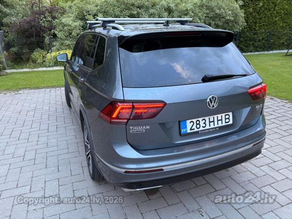 Volkswagen Tiguan 2019 in Tallinn on AUTOMOTO.COM.LV Grey Volkswagen Tiguan 2019 in Tallinn, with an engine capacity of 2.00 L and mileage of 160 thousand km for 24500 €, photo 4 on AUTOMOTO.COM.LV