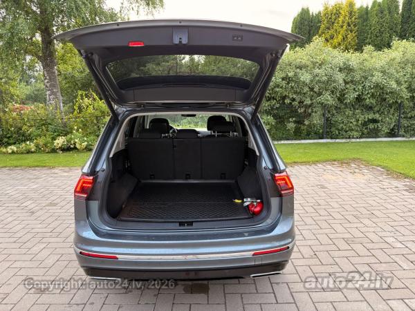 Volkswagen Tiguan 2019 in Tallinn on AUTOMOTO.COM.LV Grey Volkswagen Tiguan 2019 in Tallinn, with an engine capacity of 2.00 L and mileage of 160 thousand km for 24500 €, photo 5 on AUTOMOTO.COM.LV