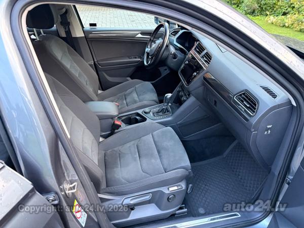 Volkswagen Tiguan 2019 in Tallinn on AUTOMOTO.COM.LV Grey Volkswagen Tiguan 2019 in Tallinn, with an engine capacity of 2.00 L and mileage of 160 thousand km for 24500 €, photo 8 on AUTOMOTO.COM.LV