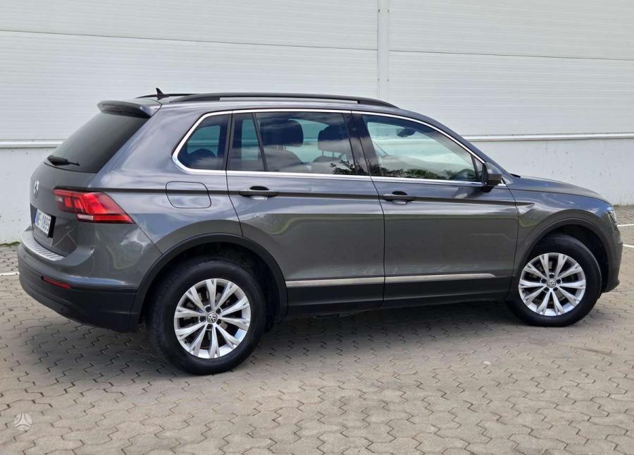 Pelēks Volkswagen Tiguan 2019 Rīga, ar dzinēja tilpumu 1.97 L un nobraukumu 178 tūkst. km par 15700 €, foto 17 vietnē AUTOMOTO.COM.LV