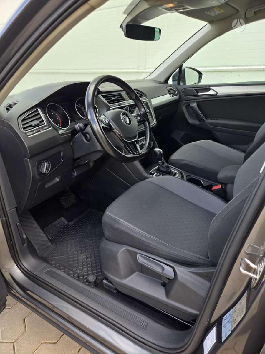 Pelēks Volkswagen Tiguan 2019 Rīga, ar dzinēja tilpumu 1.97 L un nobraukumu 178 tūkst. km par 15700 €, foto 42 vietnē AUTOMOTO.COM.LV