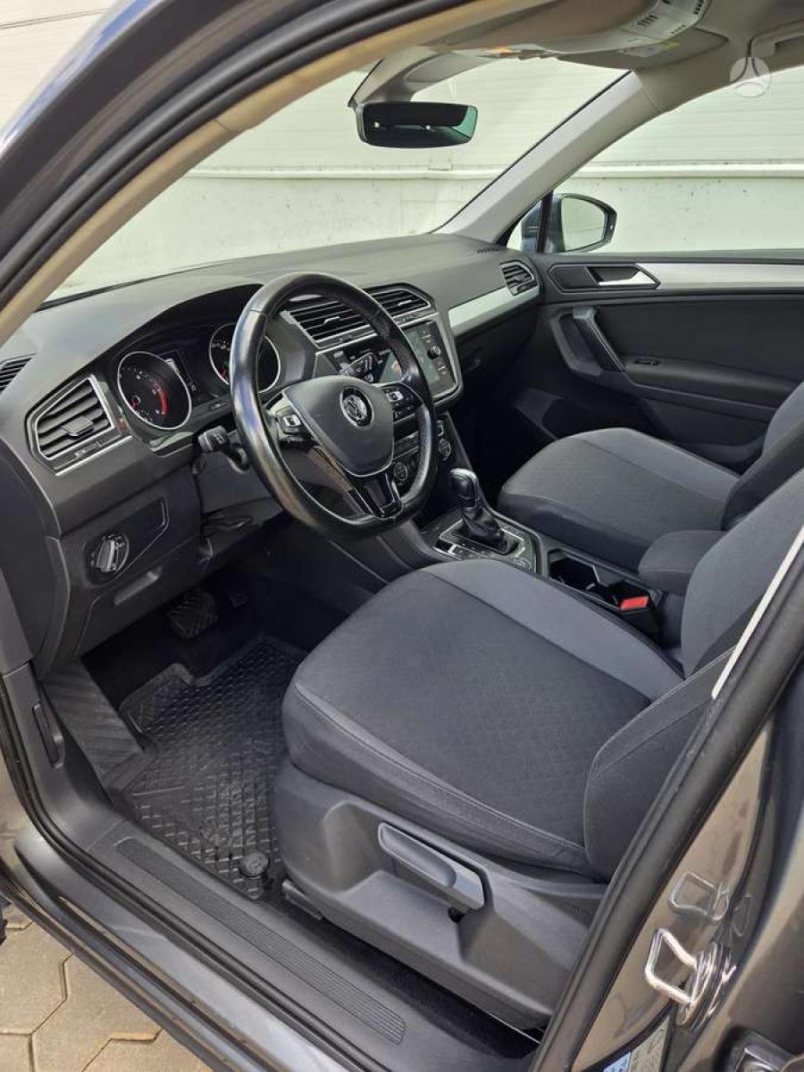 Pelēks Volkswagen Tiguan 2019 Rīga, ar dzinēja tilpumu 1.97 L un nobraukumu 178 tūkst. km par 15700 €, foto 44 vietnē AUTOMOTO.COM.LV