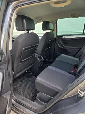 Pelēks Volkswagen Tiguan 2019 Rīga, ar dzinēja tilpumu 1.97 L un nobraukumu 178 tūkst. km par 15700 €, foto 46 vietnē AUTOMOTO.COM.LV