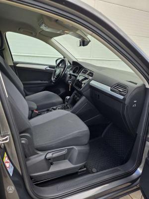 Pelēks Volkswagen Tiguan 2019 Rīga, ar dzinēja tilpumu 1.97 L un nobraukumu 178 tūkst. km par 15700 €, foto 48 vietnē AUTOMOTO.COM.LV