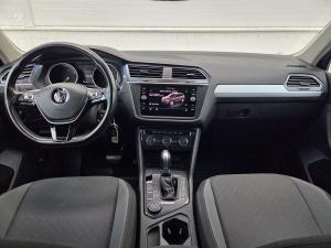 Pelēks Volkswagen Tiguan 2019 Rīga, ar dzinēja tilpumu 1.97 L un nobraukumu 178 tūkst. km par 15700 €, foto 52 vietnē AUTOMOTO.COM.LV