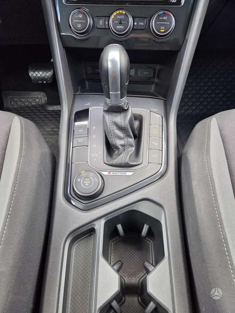 Pelēks Volkswagen Tiguan 2019 Rīga, ar dzinēja tilpumu 1.97 L un nobraukumu 178 tūkst. km par 15700 €, foto 56 vietnē AUTOMOTO.COM.LV