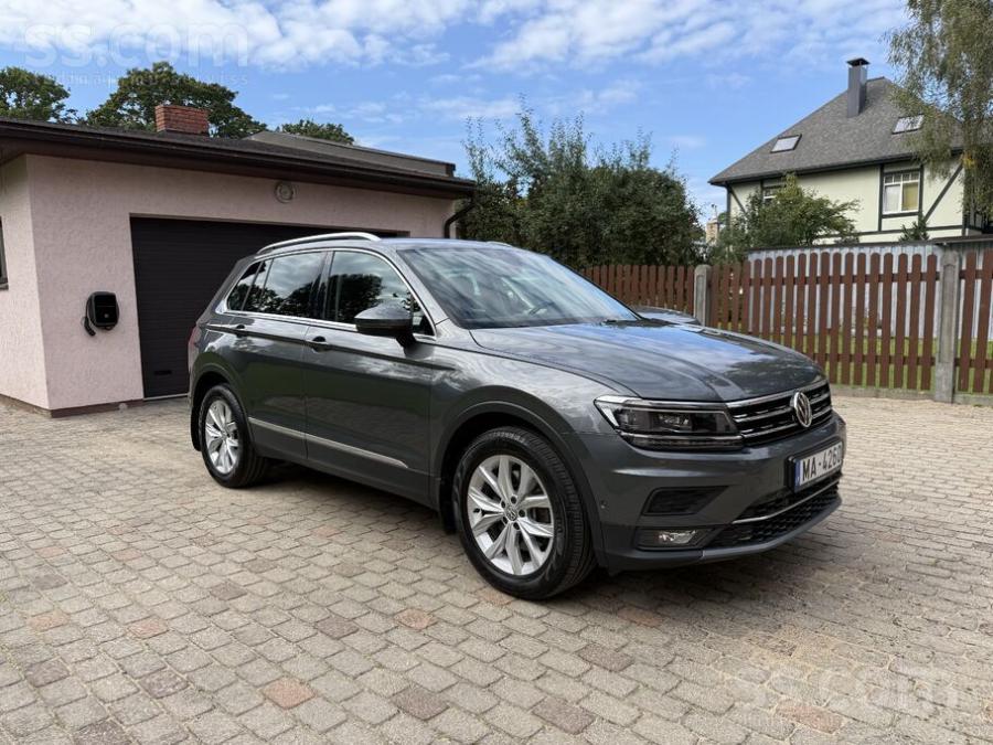 Grey Volkswagen Tiguan 2019 in Jurmala, with an engine capacity of 2.00 L and mileage of 55 thousand km for 20800 €, photo 3 on AUTOMOTO.COM.LV