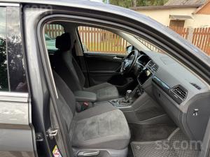 Grey Volkswagen Tiguan 2019 in Jurmala, with an engine capacity of 2.00 L and mileage of 55 thousand km for 20800 €, photo 8 on AUTOMOTO.COM.LV