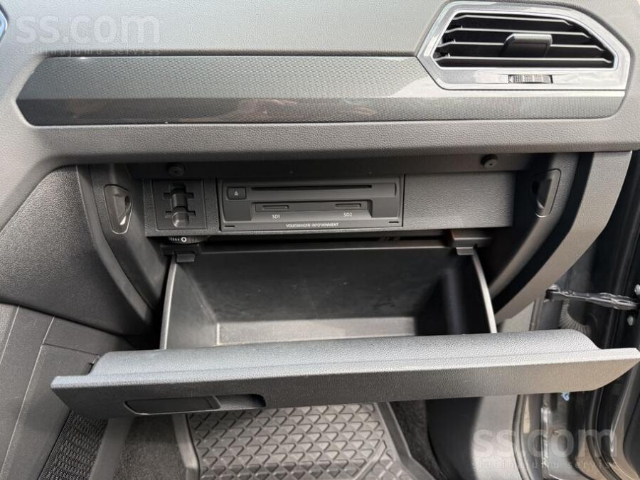 Grey Volkswagen Tiguan 2019 in Jurmala, with an engine capacity of 2.00 L and mileage of 55 thousand km for 20800 €, photo 17 on AUTOMOTO.COM.LV
