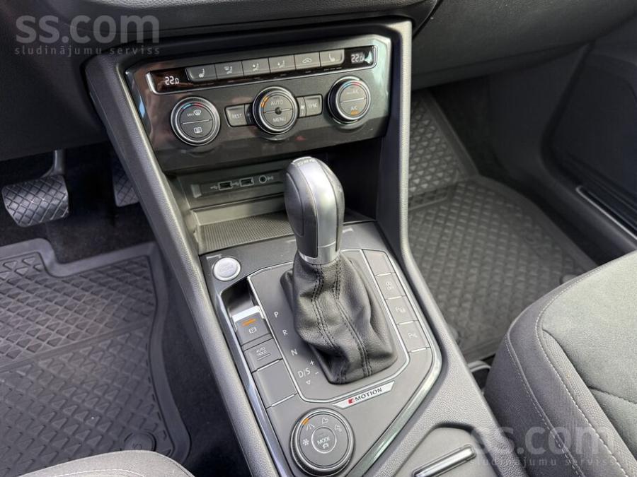 Grey Volkswagen Tiguan 2019 in Jurmala, with an engine capacity of 2.00 L and mileage of 55 thousand km for 20800 €, photo 18 on AUTOMOTO.COM.LV