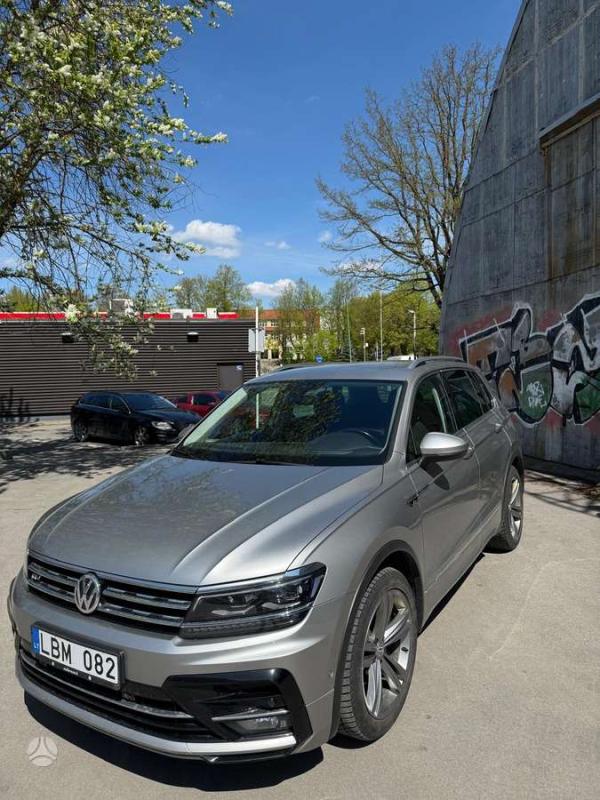 Grey Volkswagen Tiguan 2019 in Klaipeda, with an engine capacity of 1.97 L and mileage of 160 thousand km for 18900 €, photo 3 on AUTOMOTO.COM.LV