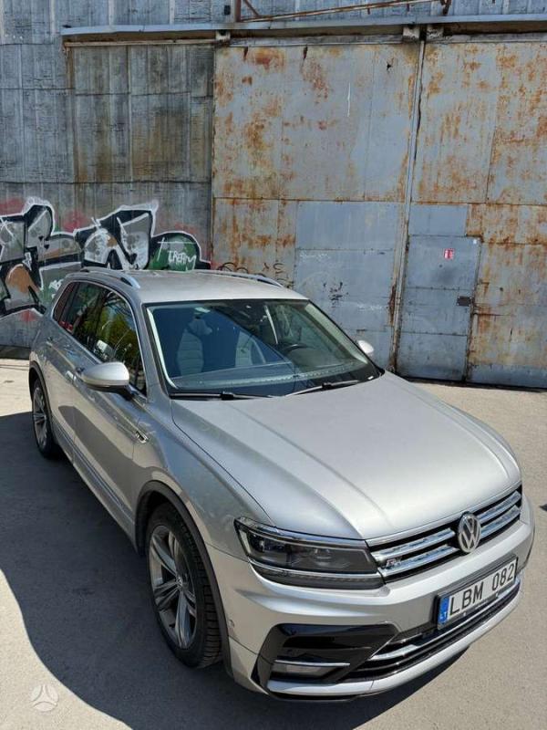 Grey Volkswagen Tiguan 2019 in Klaipeda, with an engine capacity of 1.97 L and mileage of 160 thousand km for 18900 €, photo 5 on AUTOMOTO.COM.LV