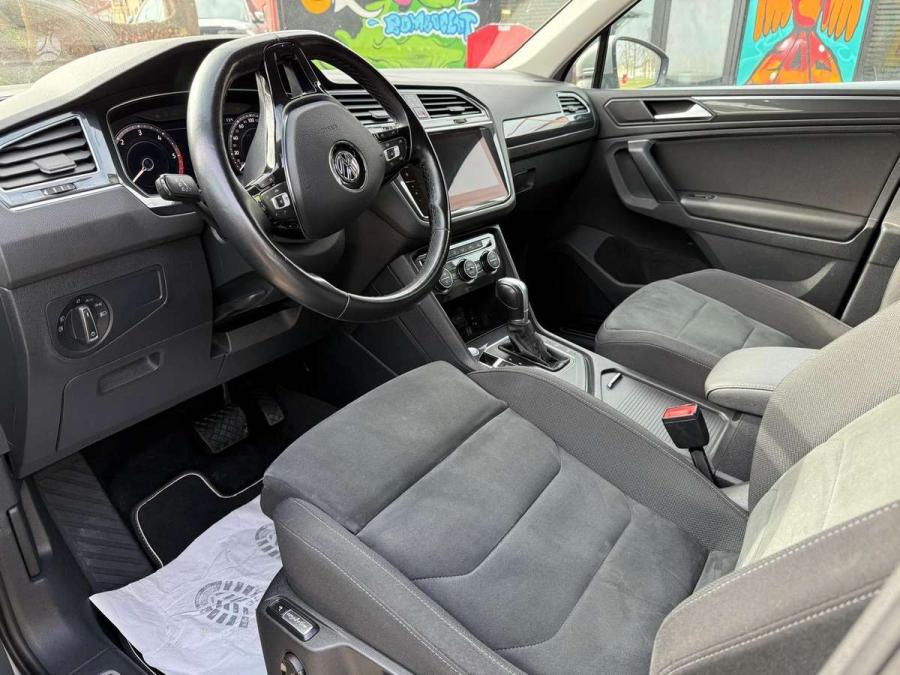 Grey Volkswagen Tiguan 2019 in Klaipeda, with an engine capacity of 1.97 L and mileage of 160 thousand km for 18900 €, photo 6 on AUTOMOTO.COM.LV