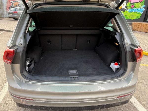 Grey Volkswagen Tiguan 2019 in Klaipeda, with an engine capacity of 1.97 L and mileage of 160 thousand km for 18900 €, photo 7 on AUTOMOTO.COM.LV