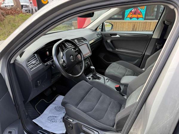 Grey Volkswagen Tiguan 2019 in Klaipeda, with an engine capacity of 1.97 L and mileage of 160 thousand km for 18900 €, photo 8 on AUTOMOTO.COM.LV