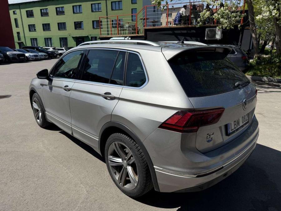 Grey Volkswagen Tiguan 2019 in Klaipeda, with an engine capacity of 1.97 L and mileage of 160 thousand km for 18900 €, photo 12 on AUTOMOTO.COM.LV