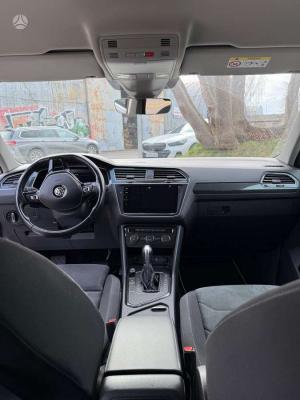 Grey Volkswagen Tiguan 2019 in Klaipeda, with an engine capacity of 1.97 L and mileage of 160 thousand km for 18900 €, photo 13 on AUTOMOTO.COM.LV
