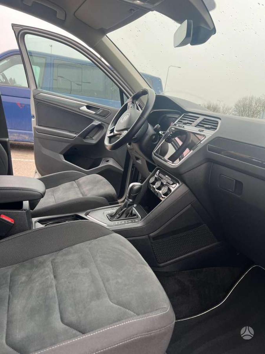 Grey Volkswagen Tiguan 2019 in Klaipeda, with an engine capacity of 1.97 L and mileage of 160 thousand km for 18900 €, photo 16 on AUTOMOTO.COM.LV
