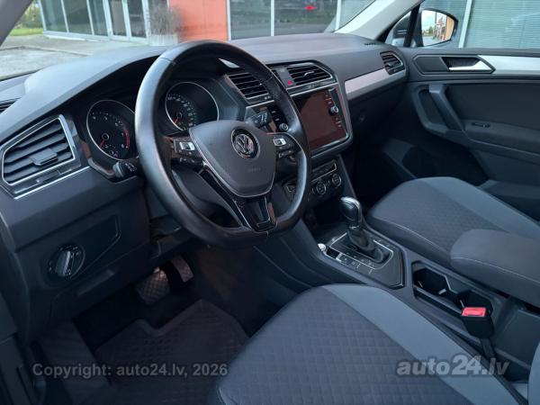 Grey Volkswagen Tiguan 2019 in Tallinn, with an engine capacity of 1.50 L and mileage of 121 thousand km for 17900 €, photo 10 on AUTOMOTO.COM.LV