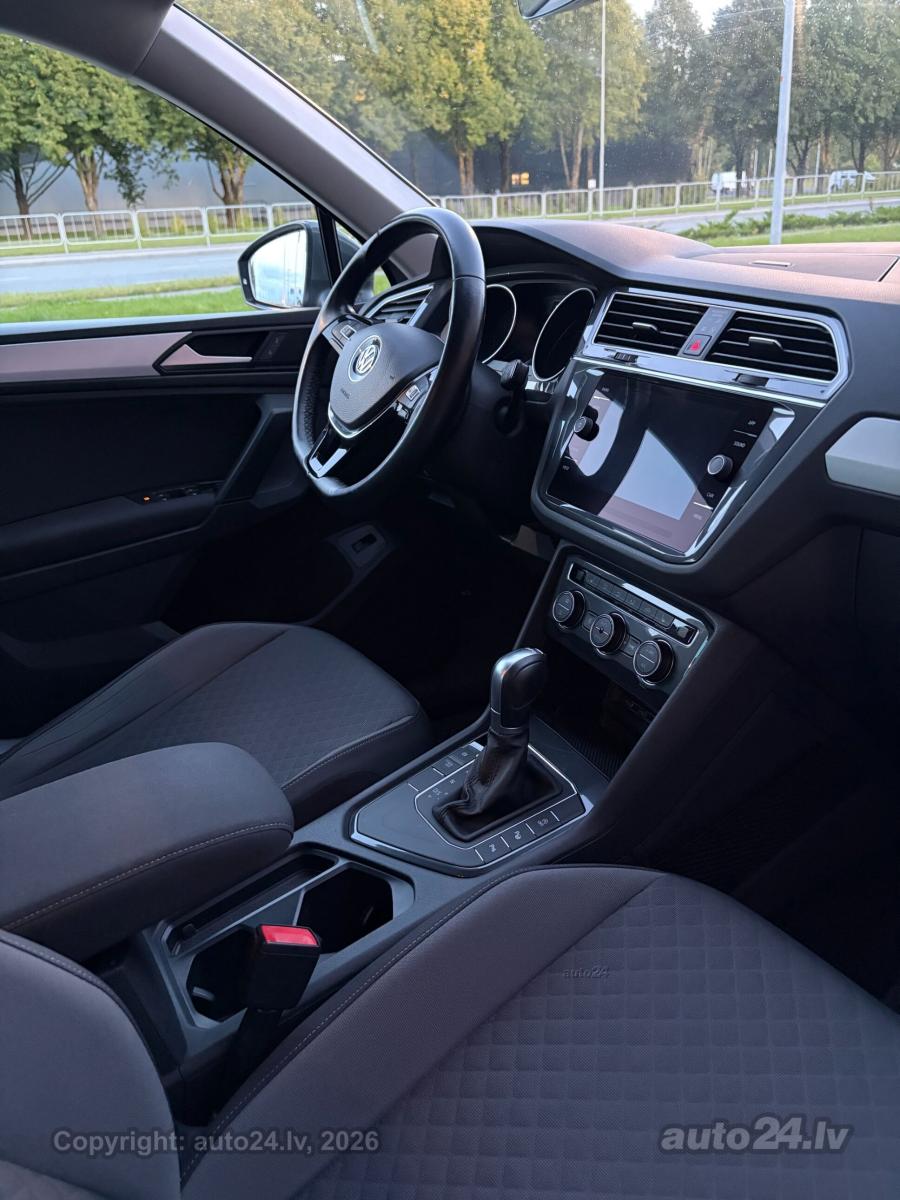 Grey Volkswagen Tiguan 2019 in Tallinn, with an engine capacity of 1.50 L and mileage of 121 thousand km for 17900 €, photo 13 on AUTOMOTO.COM.LV