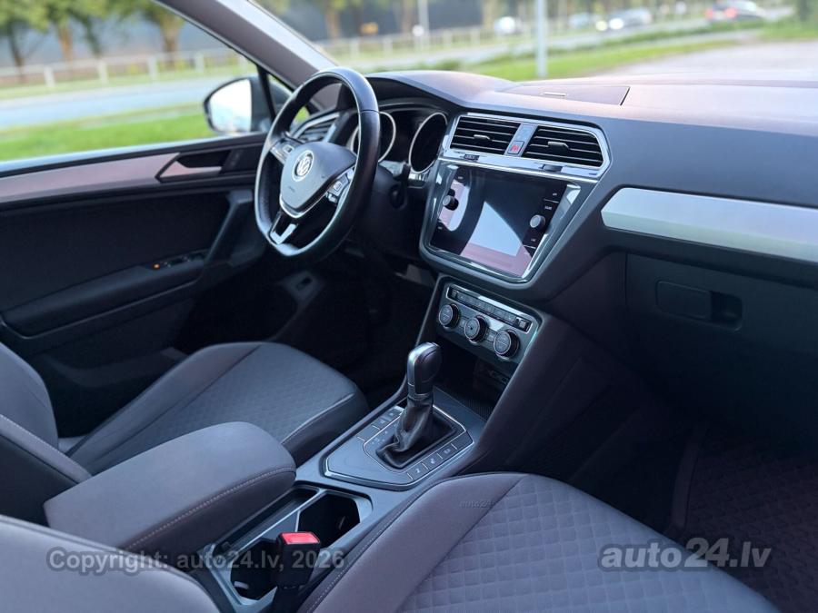 Grey Volkswagen Tiguan 2019 in Tallinn, with an engine capacity of 1.50 L and mileage of 121 thousand km for 17900 €, photo 14 on AUTOMOTO.COM.LV