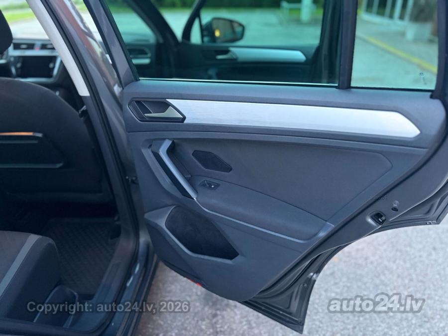 Grey Volkswagen Tiguan 2019 in Tallinn, with an engine capacity of 1.50 L and mileage of 121 thousand km for 17900 €, photo 16 on AUTOMOTO.COM.LV