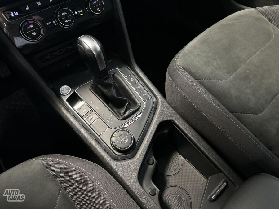 Pelēks Volkswagen Tiguan 2019 Viļņa, ar dzinēja tilpumu 2.00 L un nobraukumu 177 tūkst. km par 19900 €, foto 18 vietnē AUTOMOTO.COM.LV