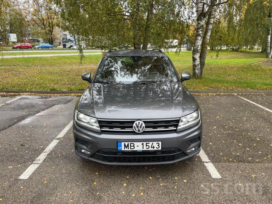 Grey Volkswagen Tiguan 2019 in Riga, with an engine capacity of 2.00 L and mileage of 174 thousand km for 12990 €, photo 3 on AUTOMOTO.COM.LV