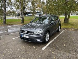 Grey Volkswagen Tiguan 2019 in Riga, with an engine capacity of 2.00 L and mileage of 174 thousand km for 12990 €, photo 4 on AUTOMOTO.COM.LV