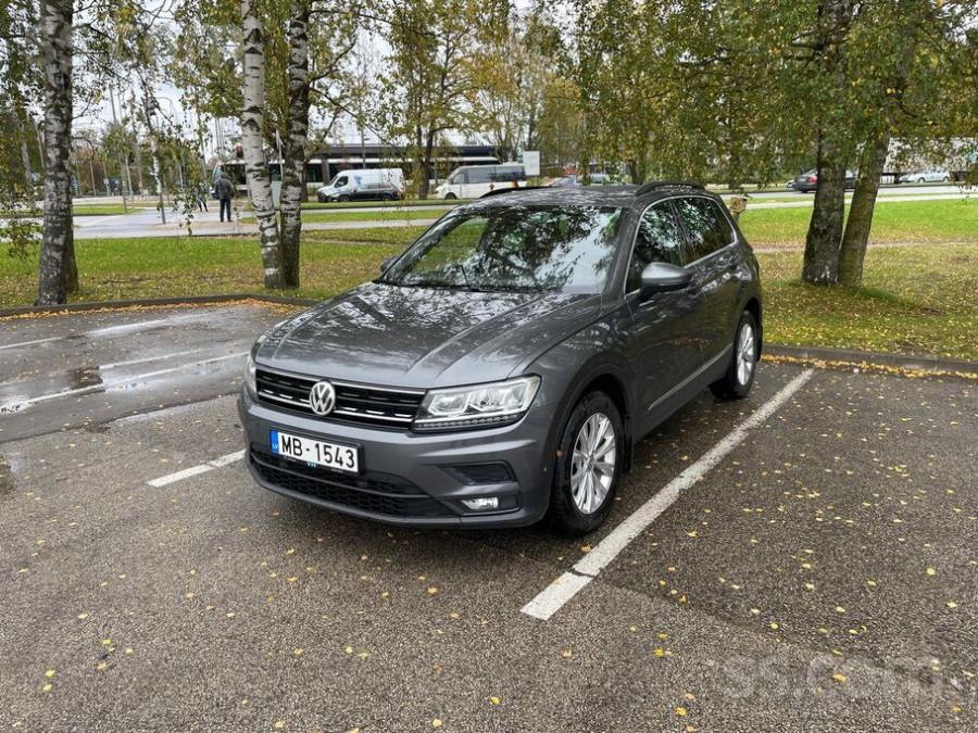 Grey Volkswagen Tiguan 2019 in Riga, with an engine capacity of 2.00 L and mileage of 174 thousand km for 12990 €, photo 4 on AUTOMOTO.COM.LV