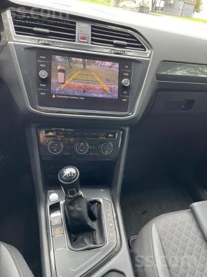 Grey Volkswagen Tiguan 2019 in Riga, with an engine capacity of 2.00 L and mileage of 174 thousand km for 12990 €, photo 7 on AUTOMOTO.COM.LV