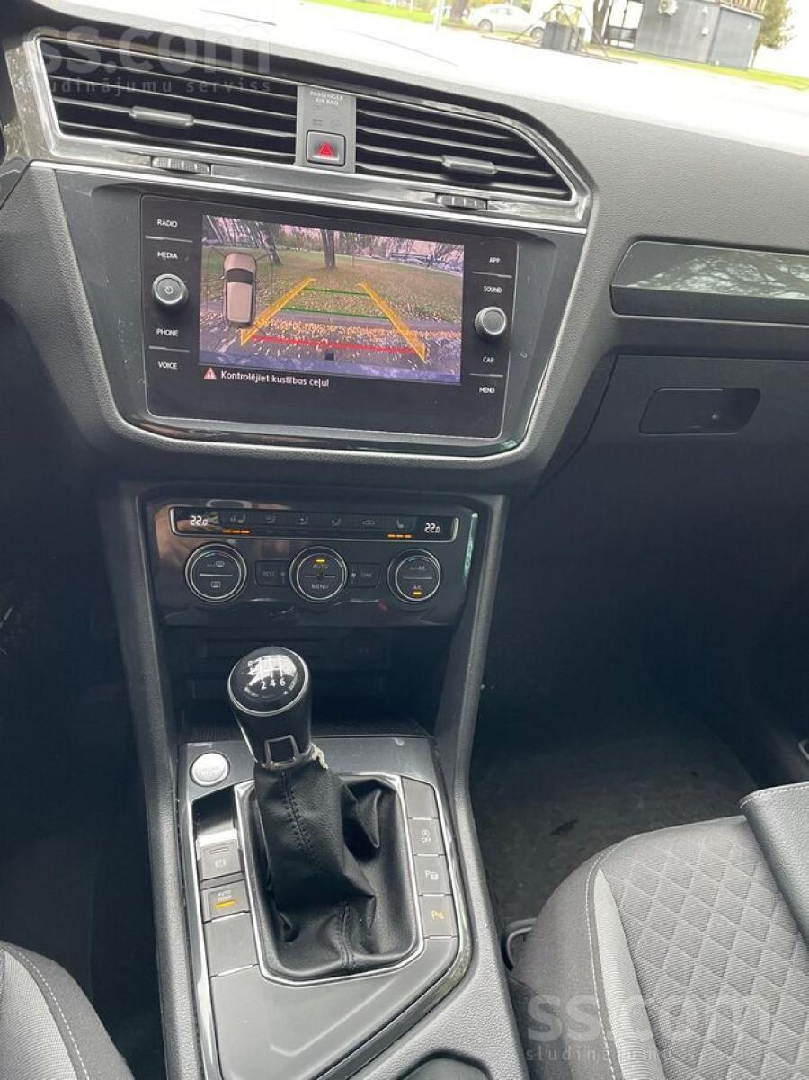 Grey Volkswagen Tiguan 2019 in Riga, with an engine capacity of 2.00 L and mileage of 174 thousand km for 12990 €, photo 7 on AUTOMOTO.COM.LV