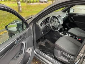 Grey Volkswagen Tiguan 2019 in Riga, with an engine capacity of 2.00 L and mileage of 174 thousand km for 12990 €, photo 8 on AUTOMOTO.COM.LV