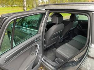 Grey Volkswagen Tiguan 2019 in Riga, with an engine capacity of 2.00 L and mileage of 174 thousand km for 12990 €, photo 9 on AUTOMOTO.COM.LV