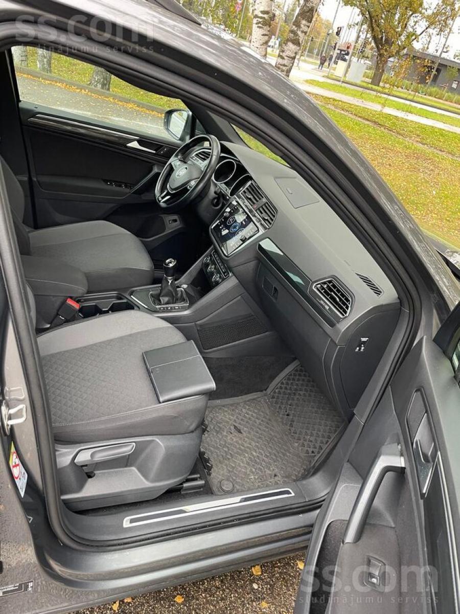 Grey Volkswagen Tiguan 2019 in Riga, with an engine capacity of 2.00 L and mileage of 174 thousand km for 12990 €, photo 11 on AUTOMOTO.COM.LV